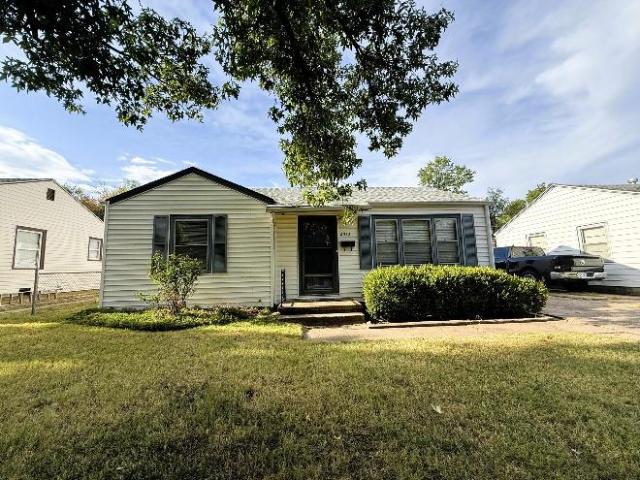 2 Br, 1 bath, Single Family 5913 E Bellaire