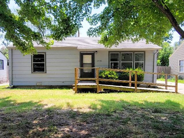 2 Br, 1 bath, Single Family 5935 Bellaire