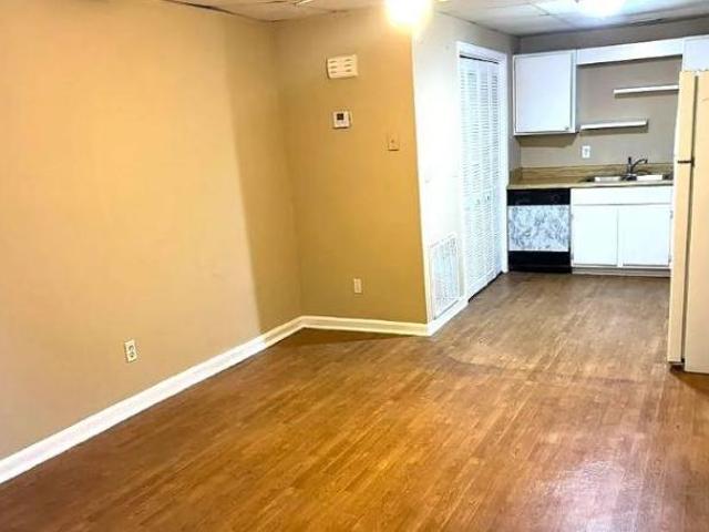 2 Br, 1 bath, Single Family 599 Elmwood St