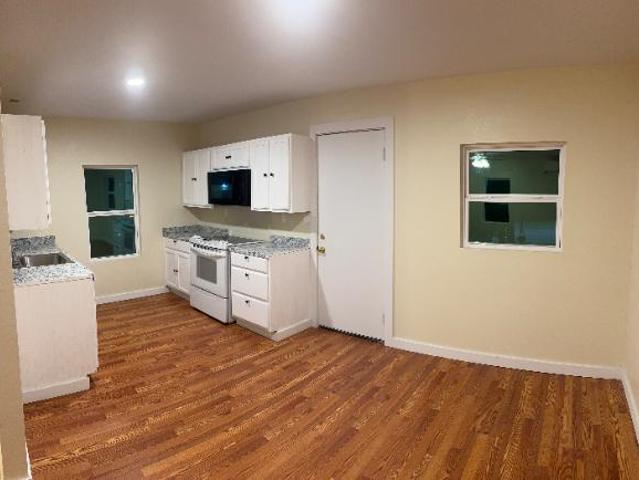 2 Br, 1 bath, Single Family 503 N Pearl St