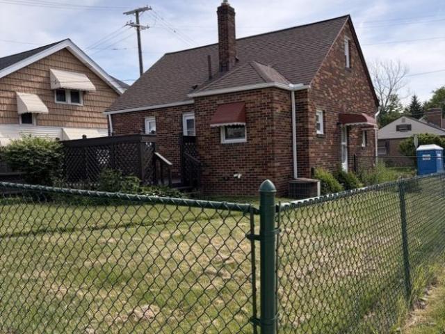 2 Br, 1 bath, Single Family 5032 E 110th St