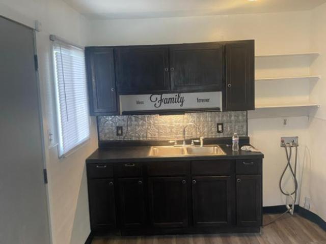 2 Br, 1 bath, Single Family 5129 E 10th Ave