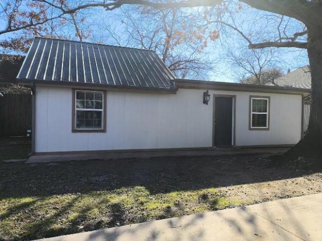 2 Br, 1 bath, Single Family 512 Irby Ln