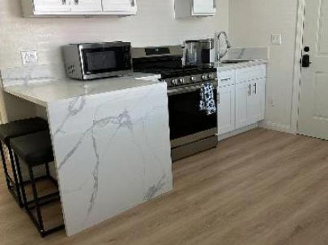 2 Br, 1 bath, Single Family 527 Eureka Dr