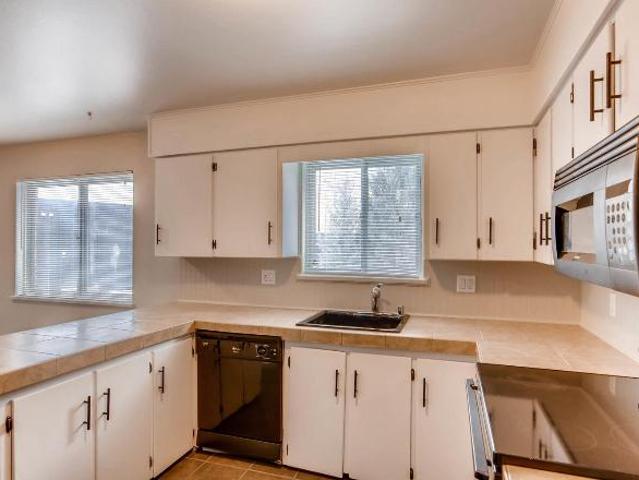 2 Br, 1 bath, Single Family 5250 Meade St