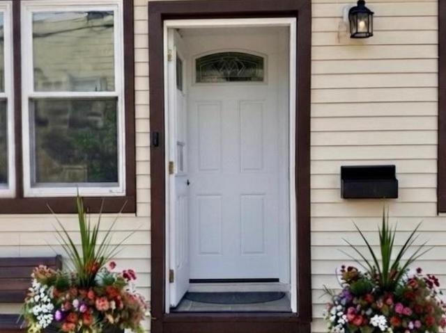 2 Br, 1 bath, Single Family 5 Windsor Ave
