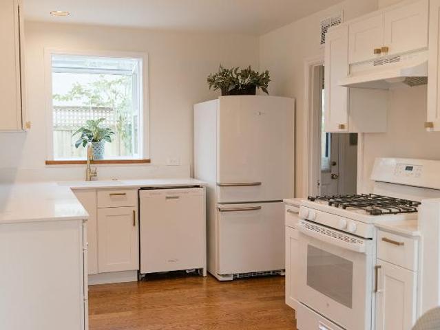2 Br, 1 bath, Single Family 6525 57th Ave NE