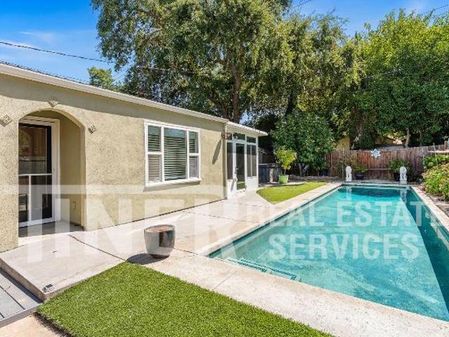 2 Br, 1 bath, Single Family 657 40th St