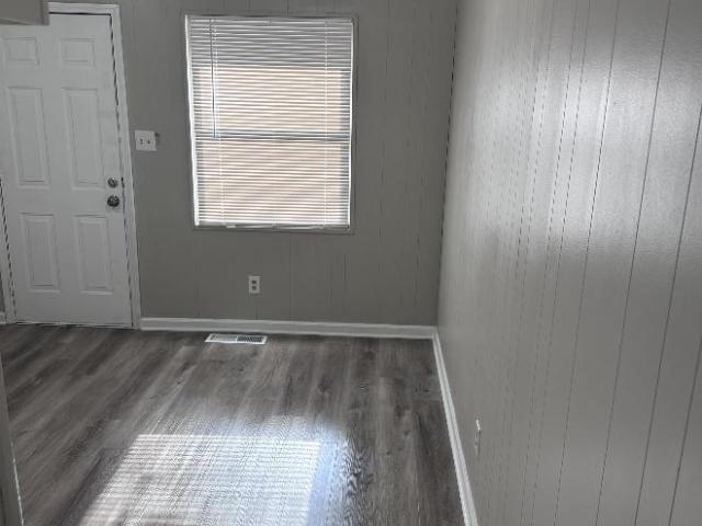 2 Br, 1 bath, Single Family 657 Aubrey Dr