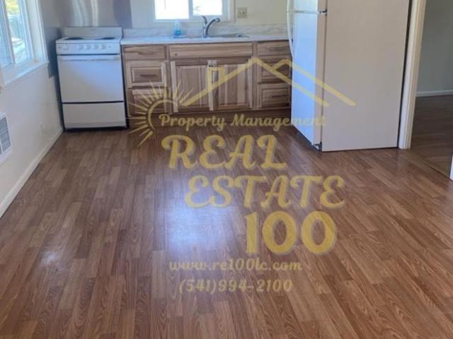 2 Br, 1 bath, Single Family 6557 Southwest Inlet Avenue