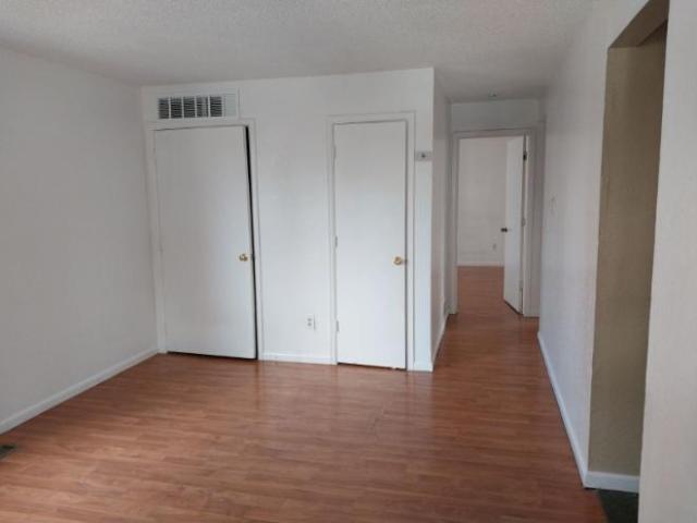 2 Br, 1 bath, Single Family 6751 E 72nd Pl