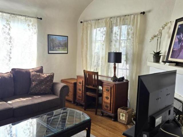 2 Br, 1 bath, Single Family 676 J Ave