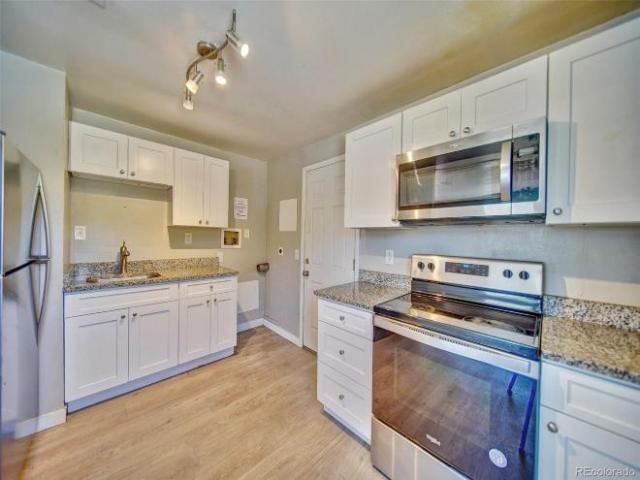 2 Br, 1 bath, Single Family 6840 E 77th Pl