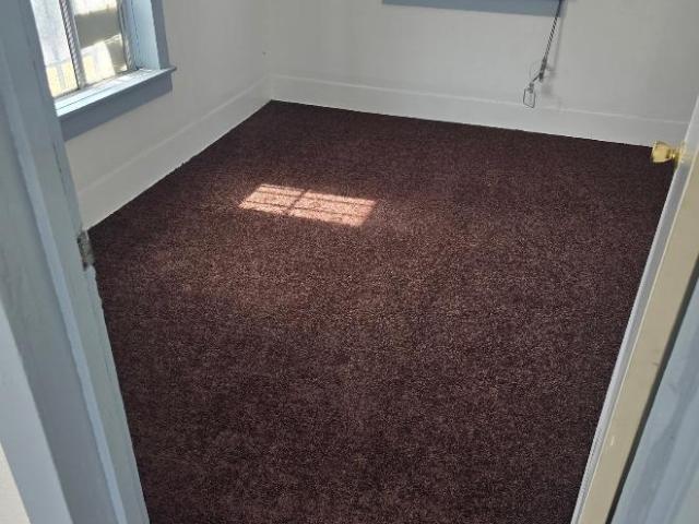 2 Br, 1 bath, Single Family 695 1/2 E 41st Pl