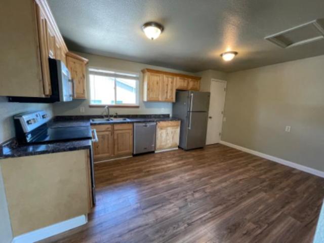 2 Br, 1 bath, Single Family 607 N Gold St