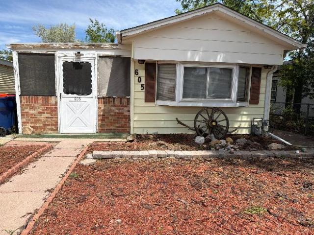 2 Br, 1 bath, Single Family 605 Glen Moor St