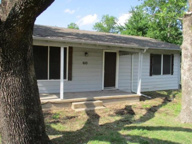 2 Br, 1 bath, Single Family 610 Jefferson Ave