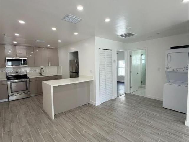 2 Br, 1 bath, Single Family 6131 Coral Way