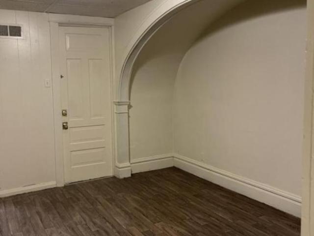 2 Br, 1 bath, Single Family 614 W Stephenson St