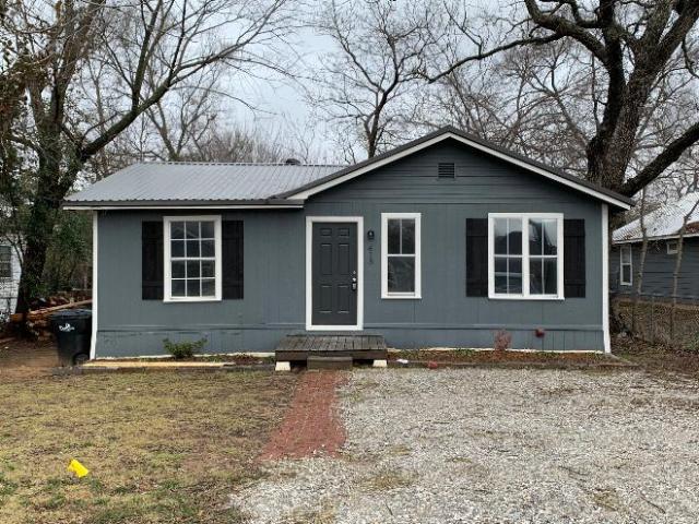 2 Br, 1 bath, Single Family 615 West Coffin Street