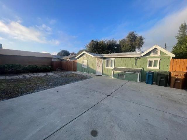 2 Br, 1 bath, Single Family 616 1/2 W 16th Street