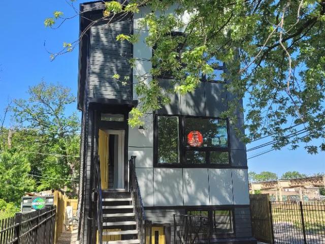 2 Br, 1 bath, Single Family 6312 S Rhodes Ave
