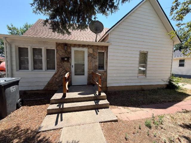 2 Br, 1 bath, Single Family 760 E 8th St