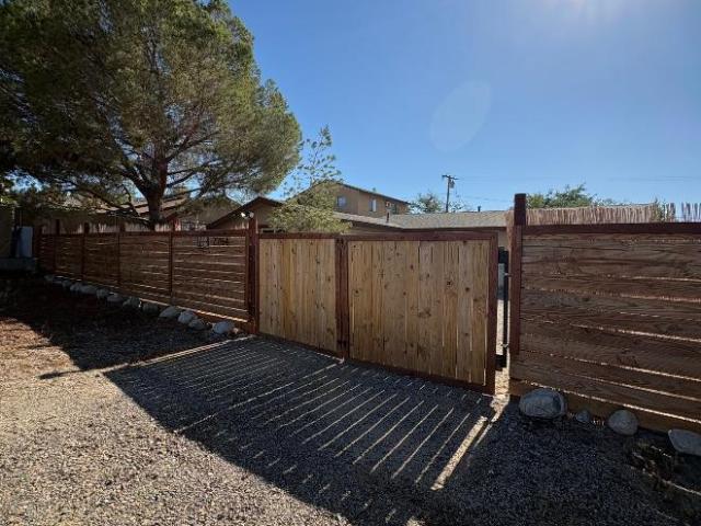 2 Br, 1 bath, Single Family 7754 Shawnee Trail