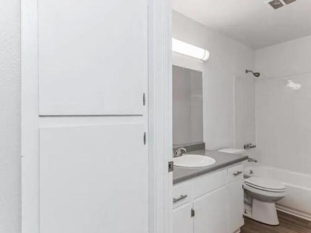 2 Br, 1 bath, Single Family 7912 Richland Way