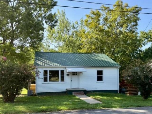 2 Br, 1 bath, Single Family 701 S Rowan Ave