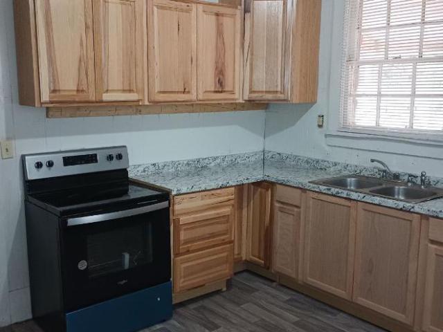 2 Br, 1 bath, Single Family 707 East Florida St