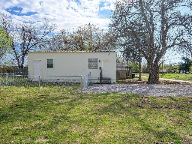 2 Br, 1 bath, Single Family 709 Southeast 10th Street