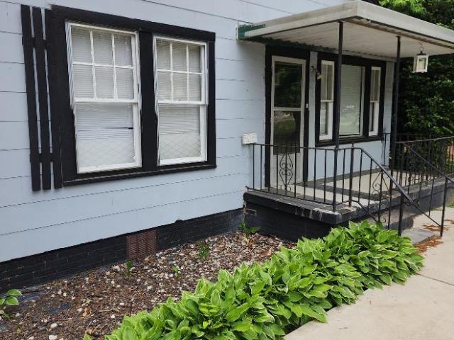 2 Br, 1 bath, Single Family 715 W Rice St