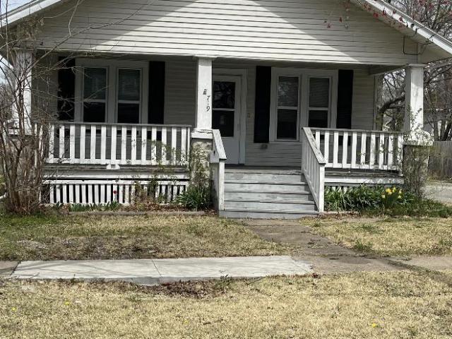 2 Br, 1 bath, Single Family 719 W 6th St