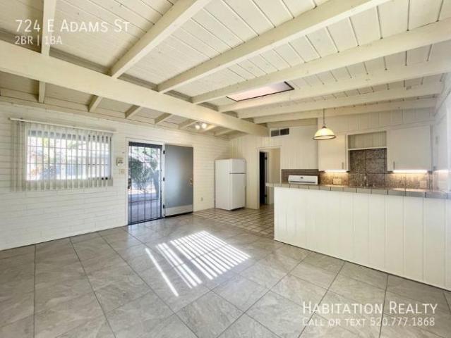 2 Br, 1 bath, Single Family 724 E Adams St