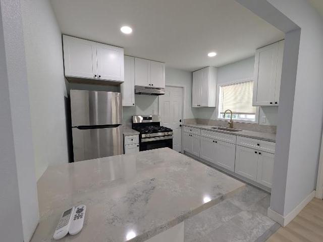 2 Br, 1 bath, Single Family 724 N Wabash Ave