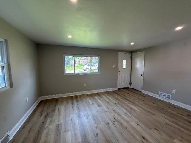 2 Br, 1 bath, Single Family 733 Memory Ln