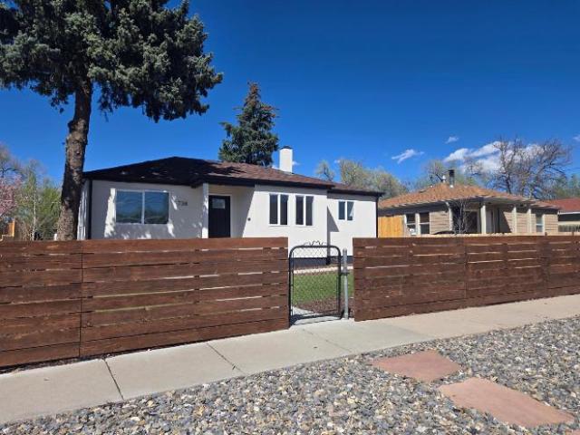 2 Br, 1 bath, Single Family 738 E Fountain Blvd
