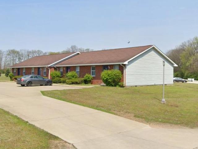 2 Br, 1 bath, Single Family 8701 N Raintree Ct