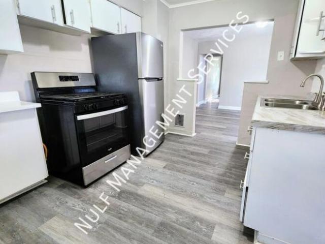 2 Br, 1 bath, Single Family 878 Miller Avenue
