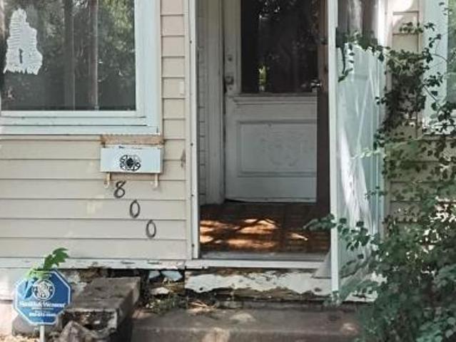 2 Br, 1 bath, Single Family 800 S Greenlawn Ave