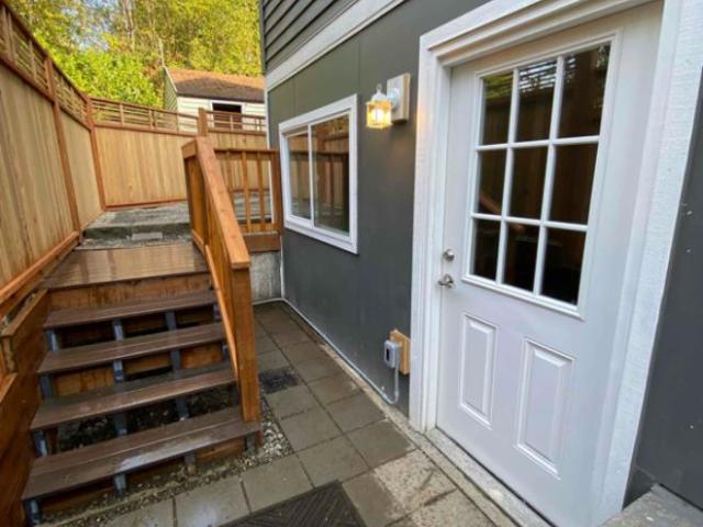 2 Br, 1 bath, Single Family 806 SW Henderson St