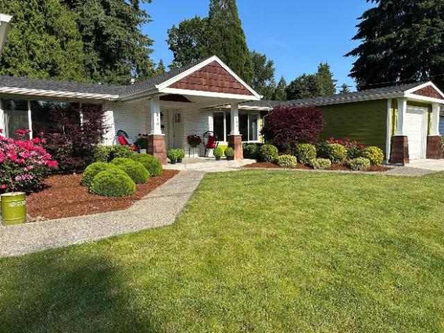 2 Br, 1 bath, Single Family 808 Garrison NE