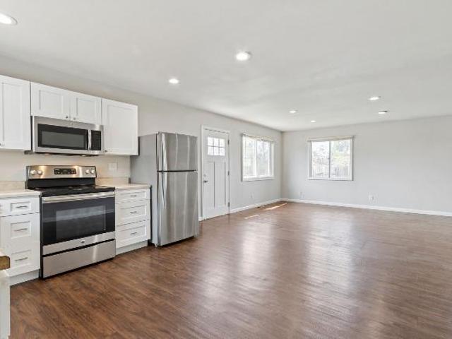 2 Br, 1 bath, Single Family 813 E 57th St