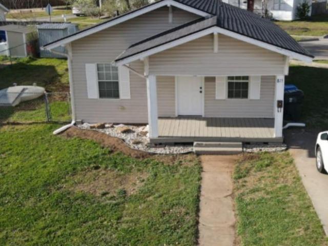 2 Br, 1 bath, Single Family 815 E Main Street