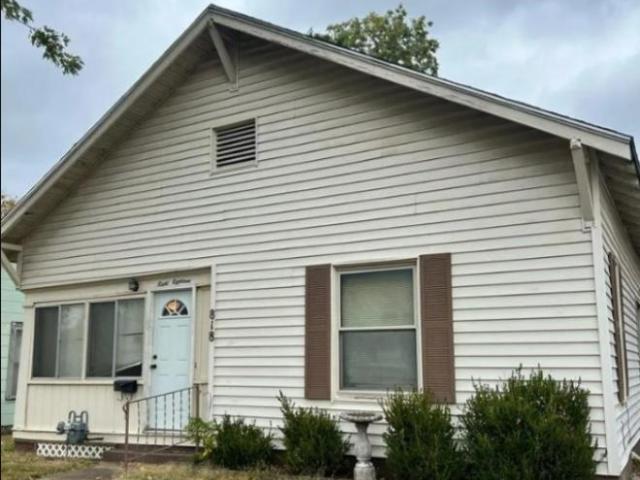 2 Br, 1 bath, Single Family 818 W Locust
