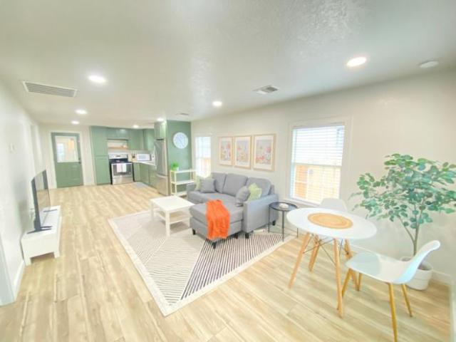 2 Br, 1 bath, Single Family 818 S 19th