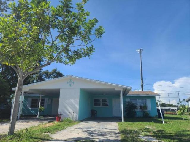 2 Br, 1 bath, Single Family 8206 43rd Ave W