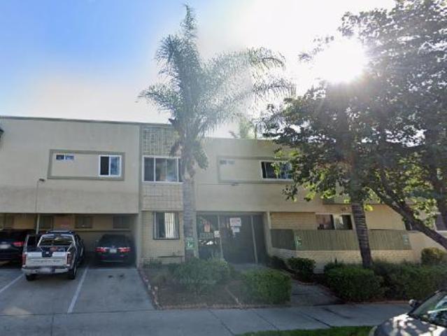2 Br, 1 bath, Single Family 8230 Owensmouth Ave