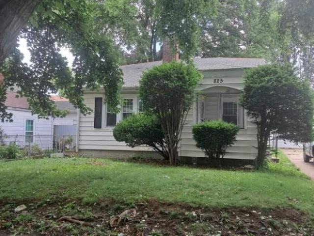 2 Br, 1 bath, Single Family 825 W Division St